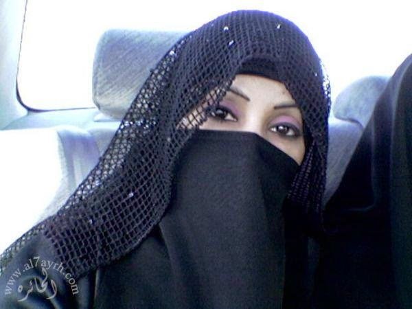 سيدة أعمال سعودية الأصل ترغب بالزواج من أي شاب يقبل الزواج منها بدون أي